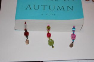 How-To Make Beaded Bookmarks! {cheap & easy gift} – Tip Junkie