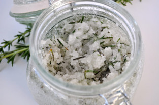 Rosemary Mint Sugar & Salt Scrub – Tip Junkie