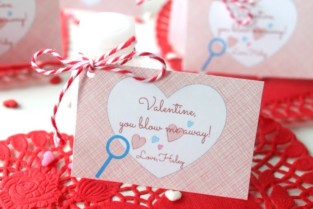 “You Blow Me Away!” Valentine + Free Printables – Tip Junkie