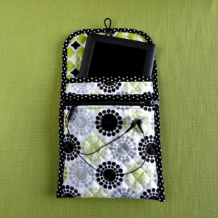 Sew a Quilted Tablet Cover With Zippered Pocket – Tip Junkie