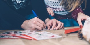 10 Fun Ways to Celebrate Christmas Card Day – Tip Junkie