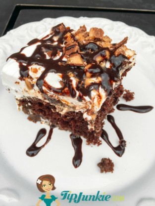 Skor Chocolate Cake Recipe {easiest ever!} – Tip Junkie
