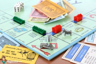 18 Fun Family Game Night Ideas – Tip Junkie