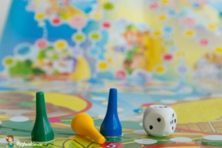 18 Fun Family Game Night Ideas – Tip Junkie