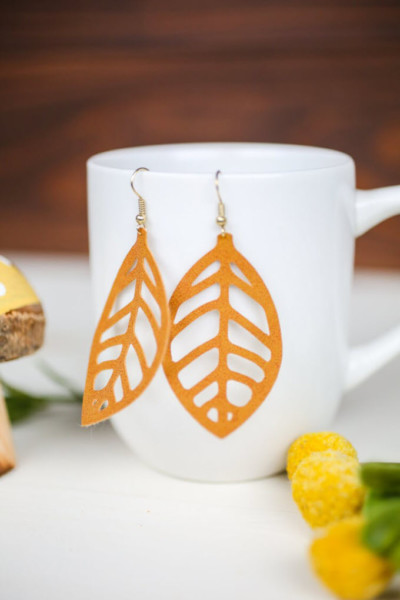 17 Gorgeous Leaves Crafts for Fall Or Any Season – Tip Junkie