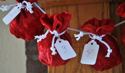 Mini Santa Sack Advent Calendar {tutorial} – Tip Junkie