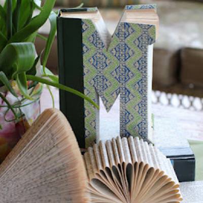 Book Monogram {Decorate} – Tip Junkie