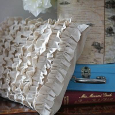 Ruffle Pillow Tutorial {make a pillow} – Tip Junkie