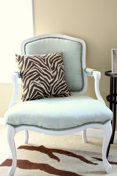 Step by Step Reupholstering a Chair {how to} – Tip Junkie