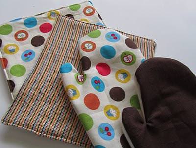 Coordinating Oven Mitts and Pot Holders {free pattern} – Tip Junkie