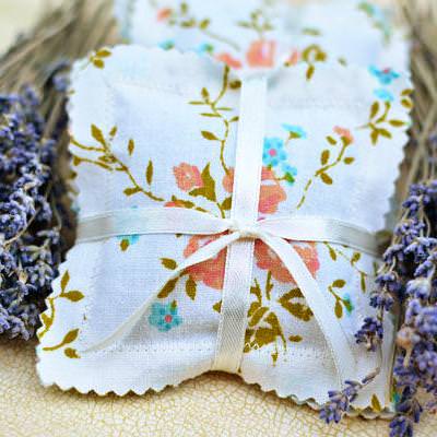VIntage Fabric Sachets {Tutorial} – Tip Junkie