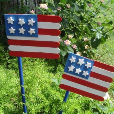 Wooden Stick Garden Flags {Outdoor Flags} – Tip Junkie