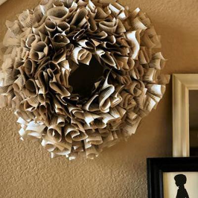 Book Page Wreath {Recycled Crafts} – Tip Junkie