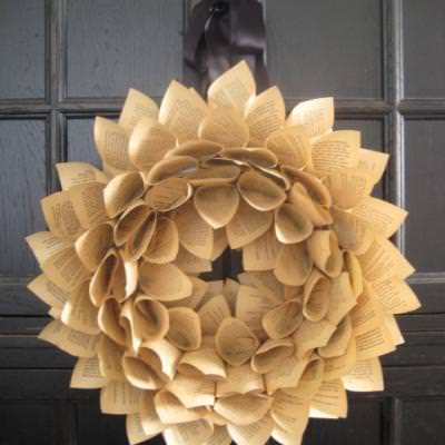 Book Wreath {Craft Ideas} – Tip Junkie