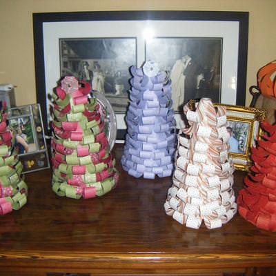 Curled Paper Christmas Trees {Table Decoration} – Tip Junkie