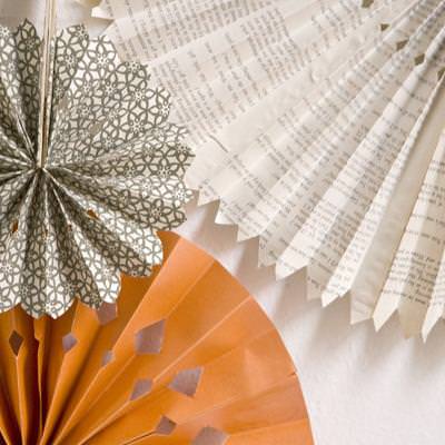 DIY Paper Wheel Backdrop {Decorating with Paper} – Tip Junkie