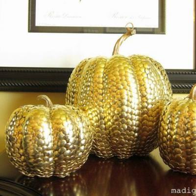 Gold Fall Pumpkins {How to Decorate Pumpkins} – Tip Junkie