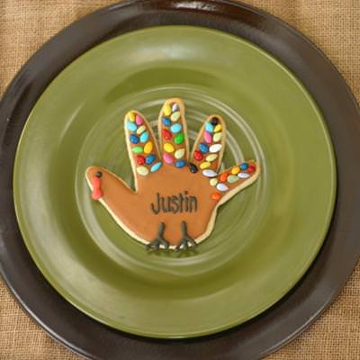 Handprint Turkey Cookies {Thanksgiving Food} – Tip Junkie