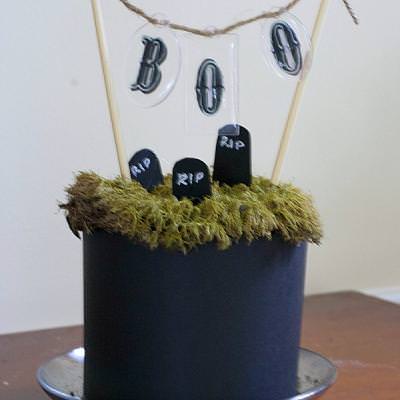 Moss Graveyard Display {Easy Halloween Crafts} – Tip Junkie