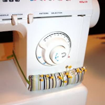 Sewing Machine Pin Cushion {Pins and Needles} – Tip Junkie